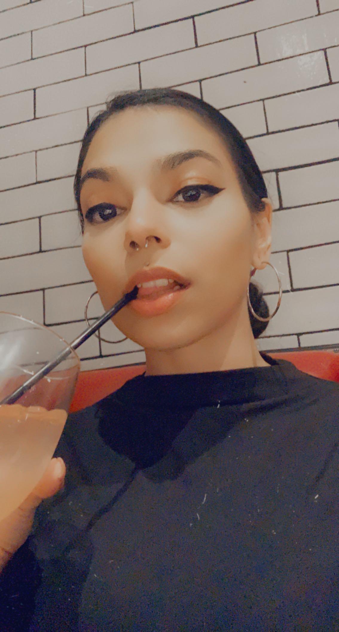 (25F) What’s your favorite drink? | Scrolller