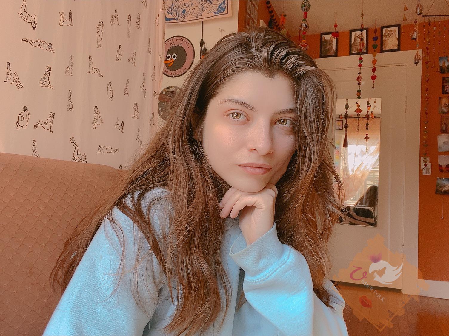 26 F Scrolller