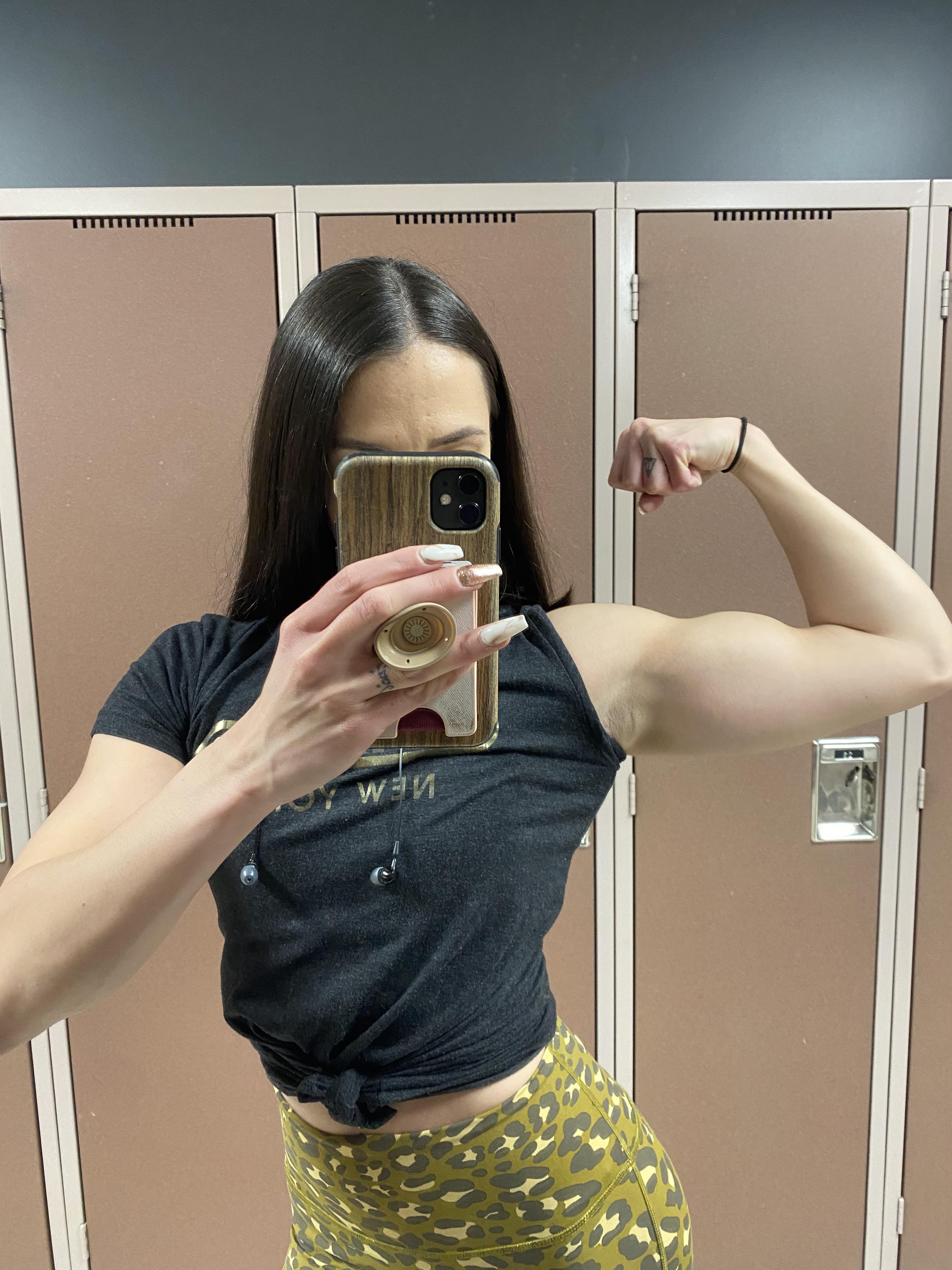 (27) Just another photo of me flexing | Scrolller