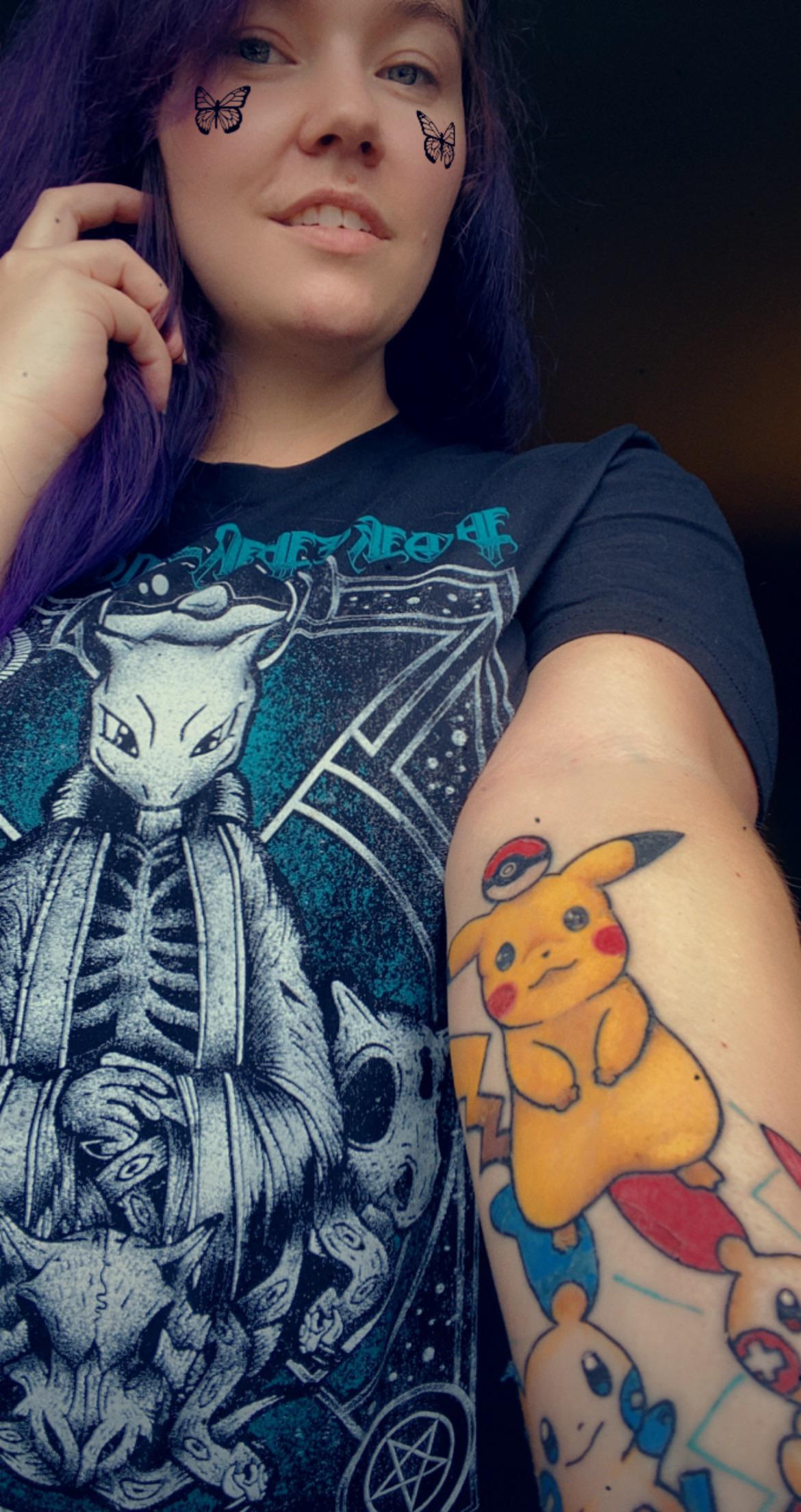 28, The best angle to show off my shirt and tattoos at the same time 🤣 | Scrolller