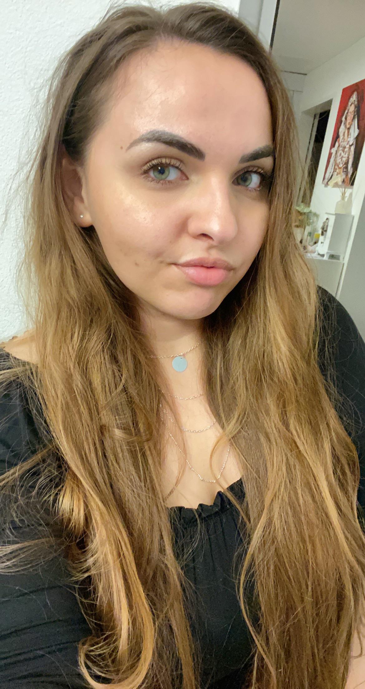 [28F] Can‘t get around a sweaty summer glow | Scrolller