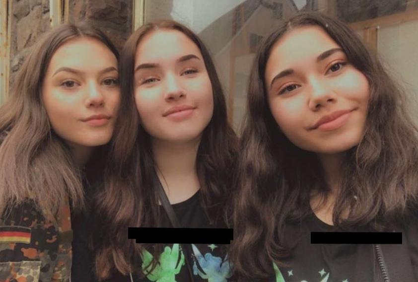 [3] Brunette Girls Scrolller