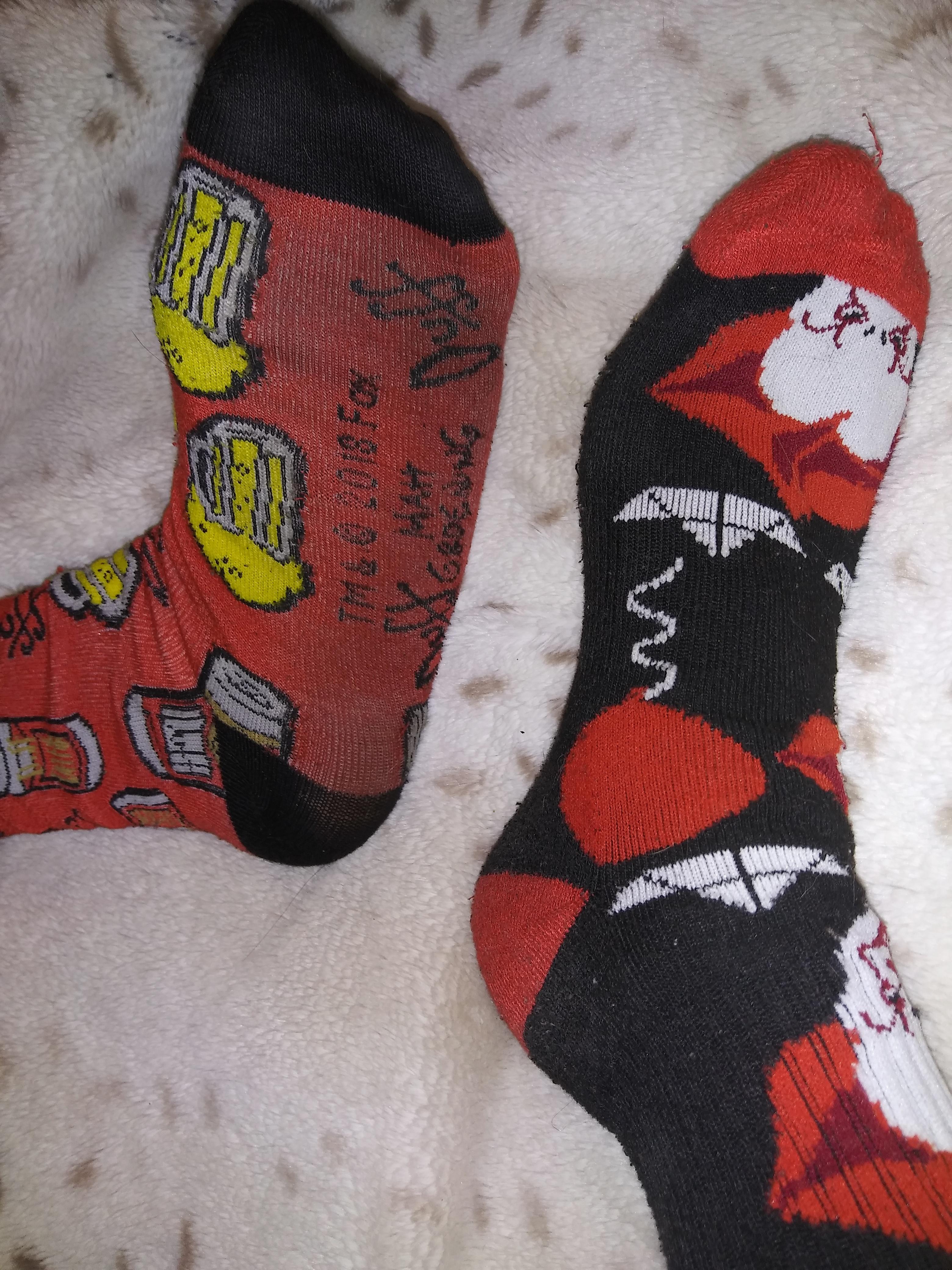 48hr worn thick smelly socks 🚨 Worn for an 8hr work shift & 2hrs of rollerskating! Check my ...