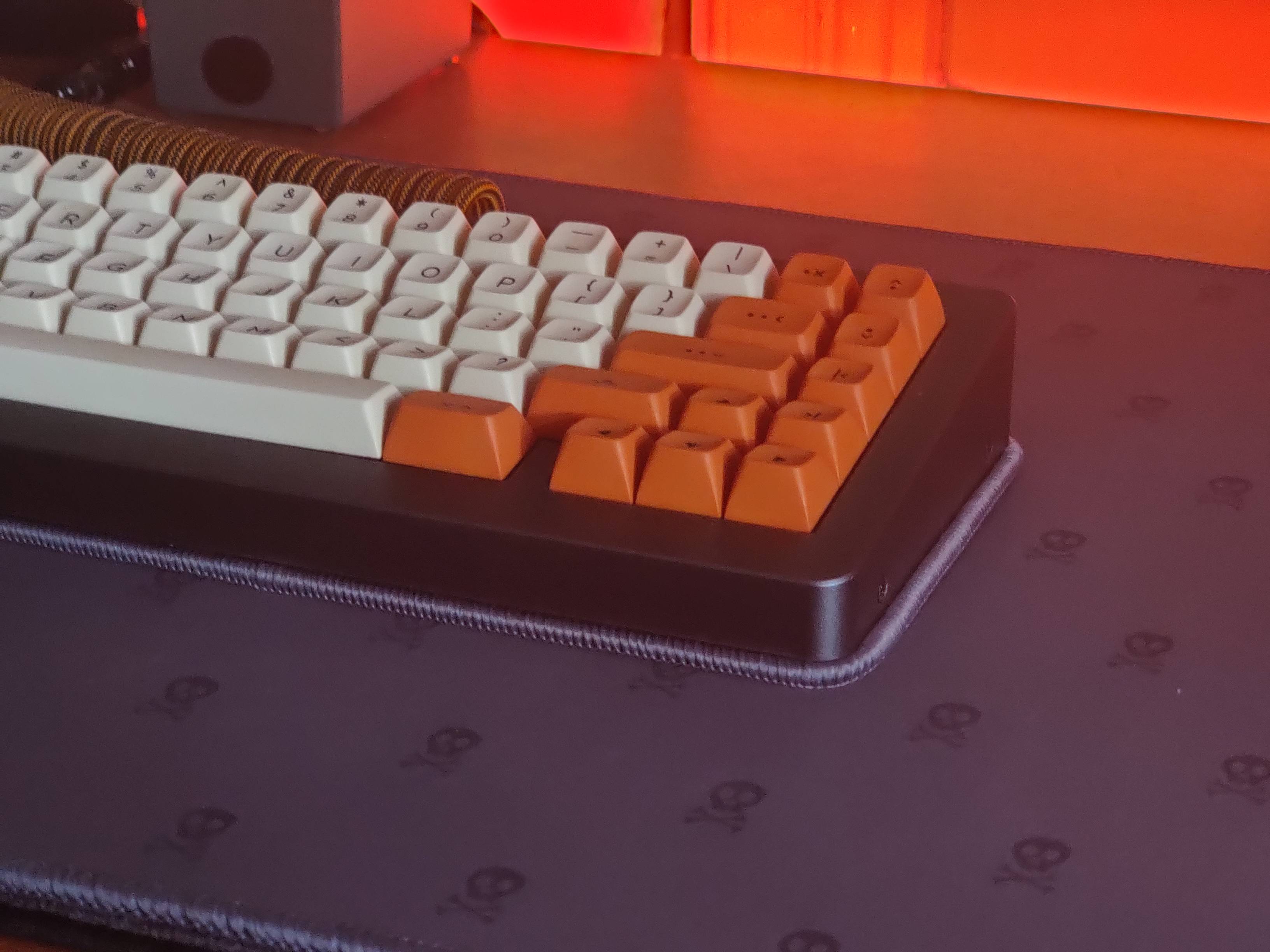 3 deskmats plus a keebmat might be excessive | Scrolller