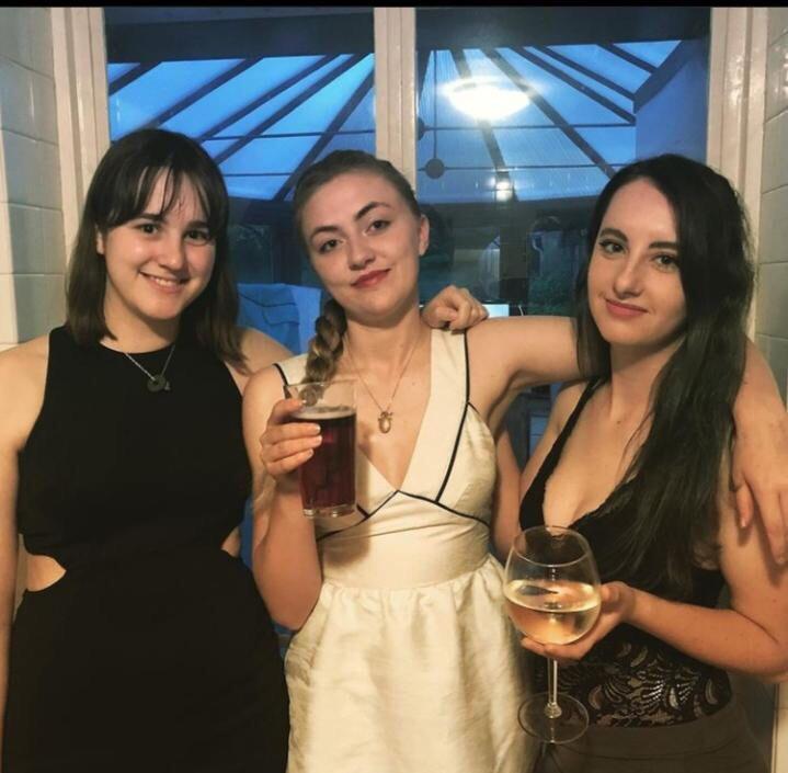 [3] Patio party | Scrolller