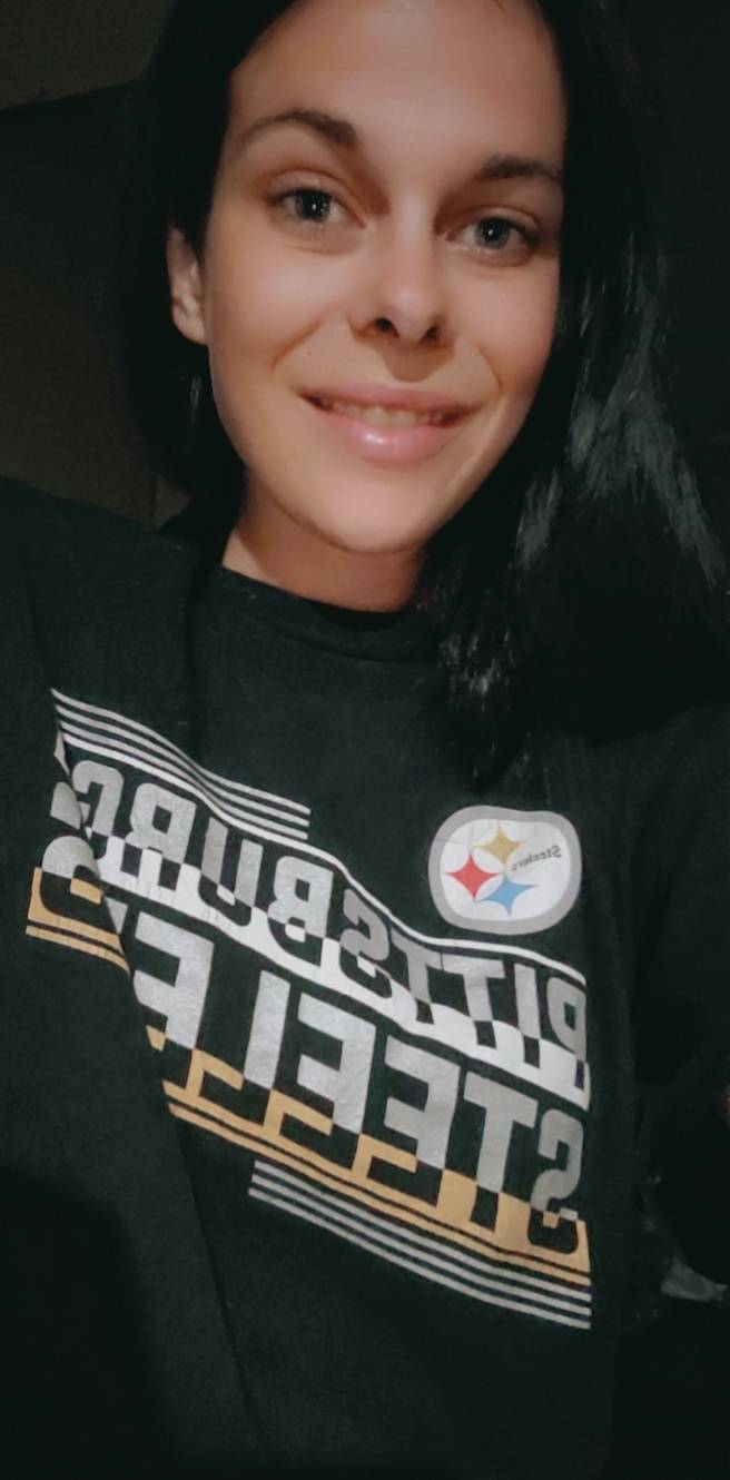 31F. Ready for football to start! What's your favorite team? | Scrolller