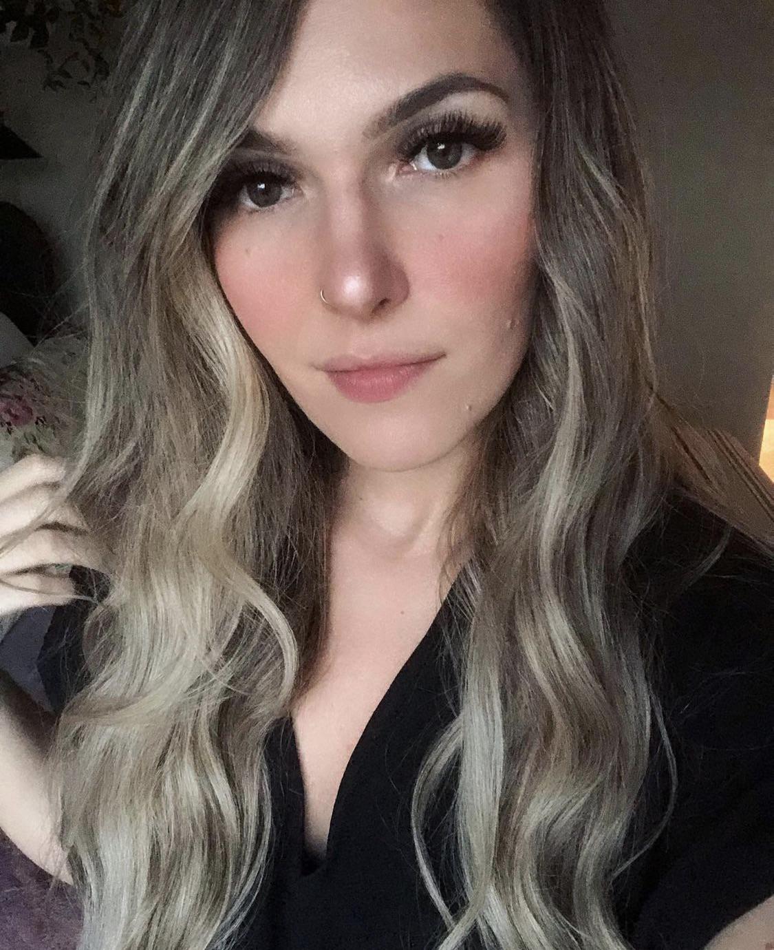 35F 😘 | Scrolller