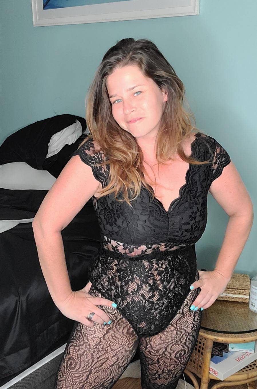 38F (mom of 5 cuz I think I don't look too bad) | Scrolller