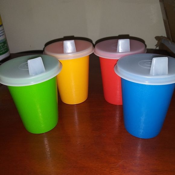 4-Color Tupperware Sippy Cups | Scrolller