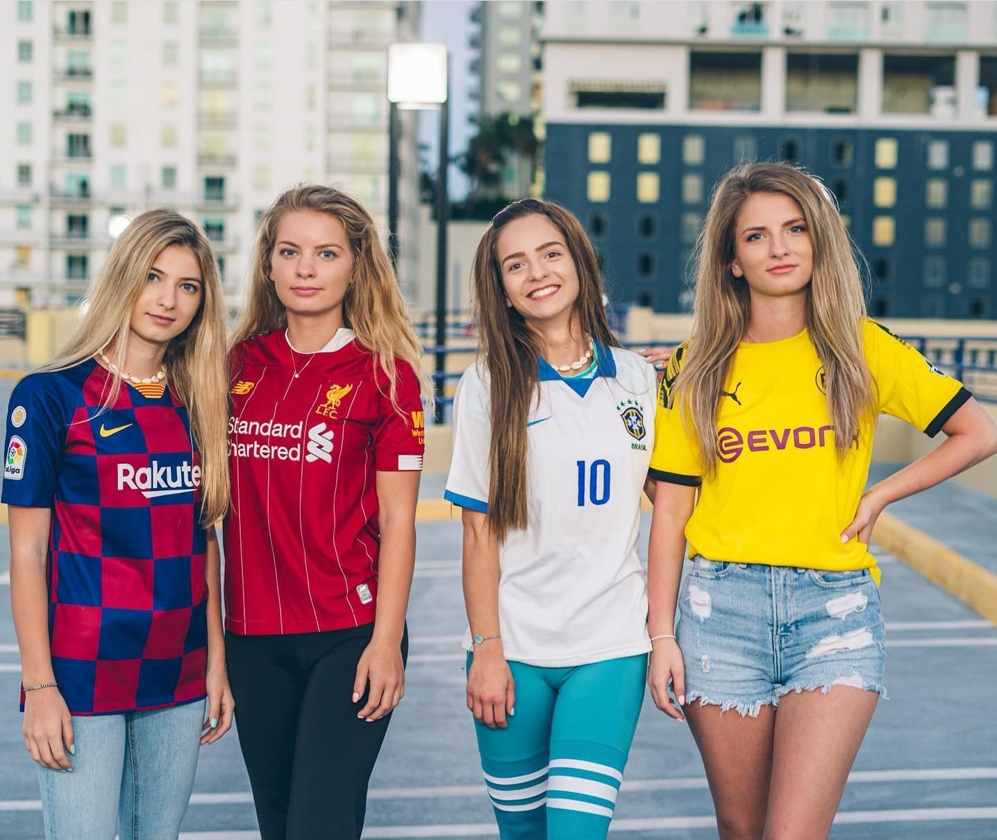 [4] Romanian Sisters | Scrolller