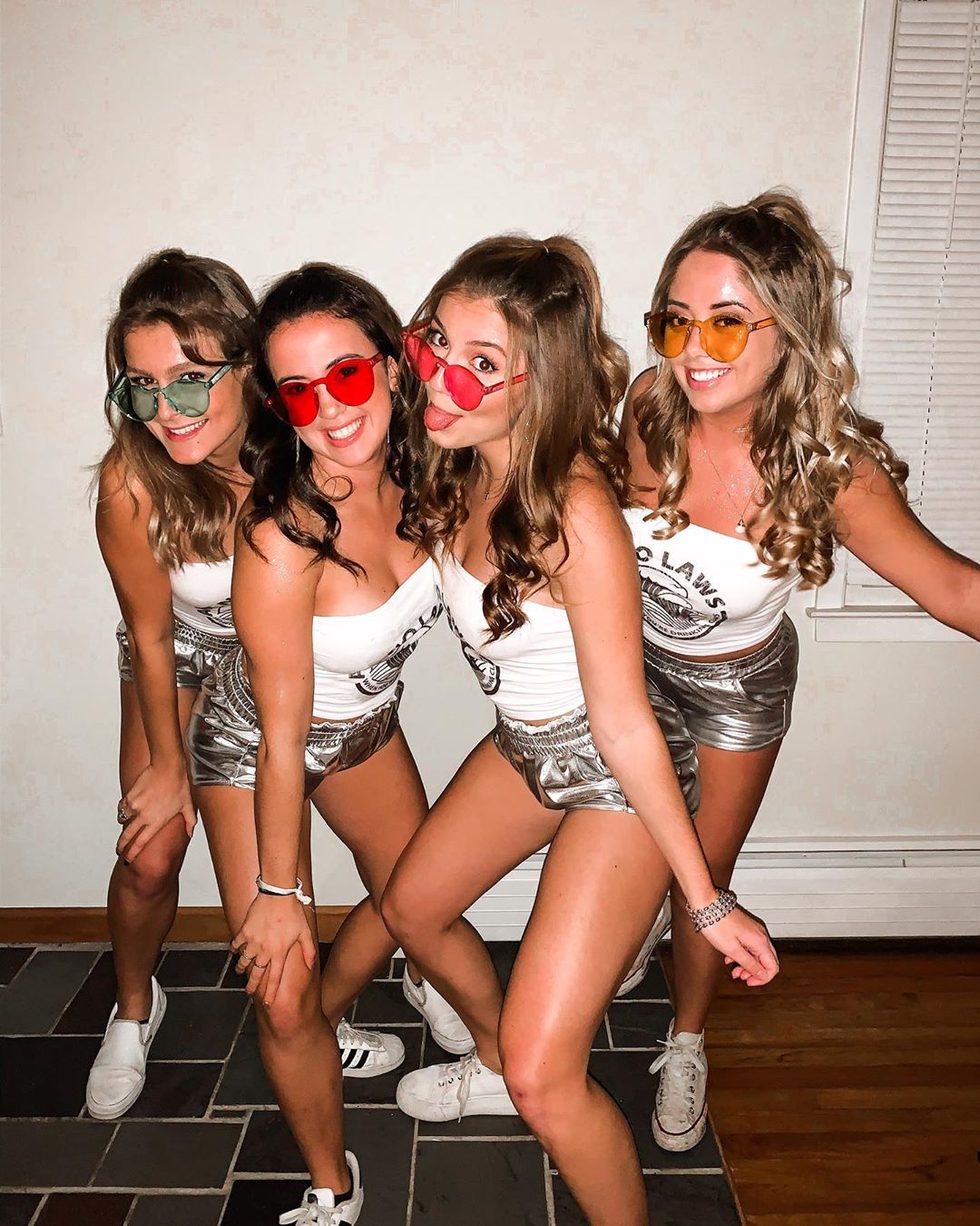 [4] White Claw Girls | Scrolller