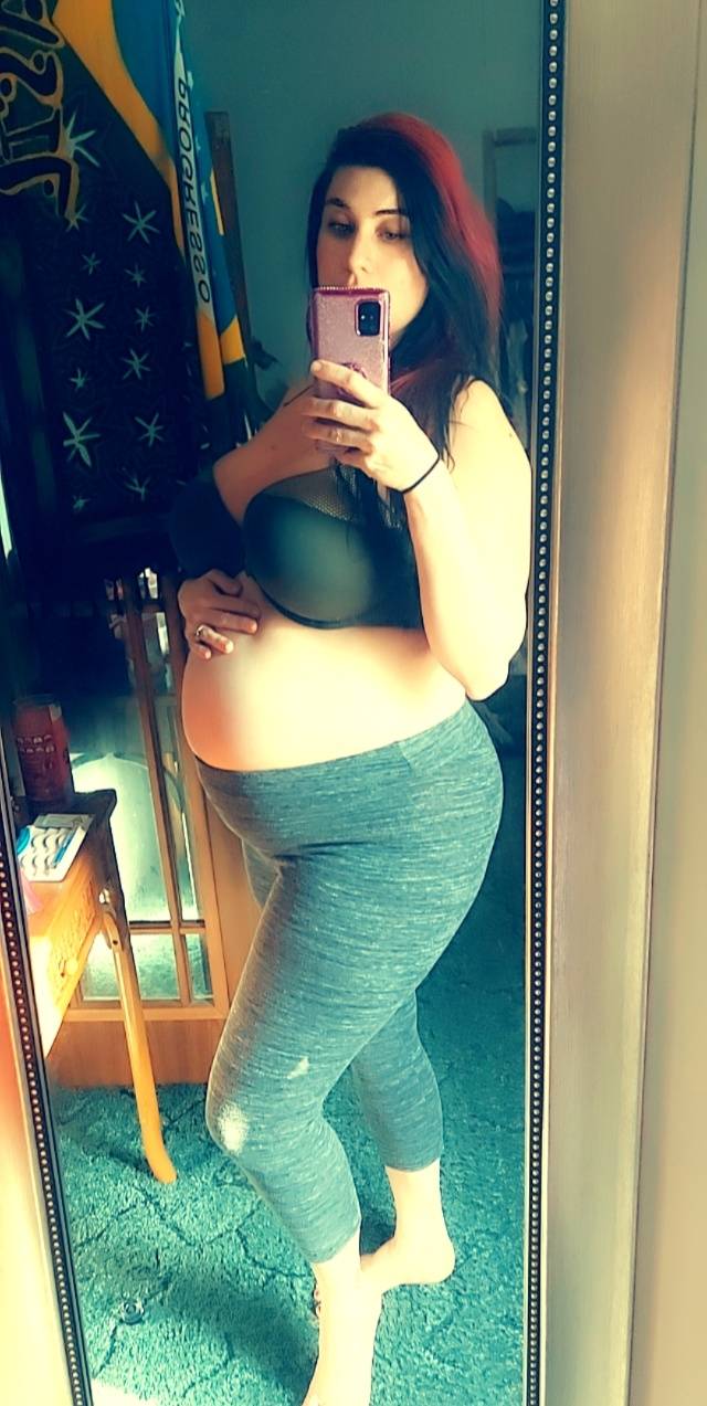 40 weeks! Ready to pop! | Scrolller