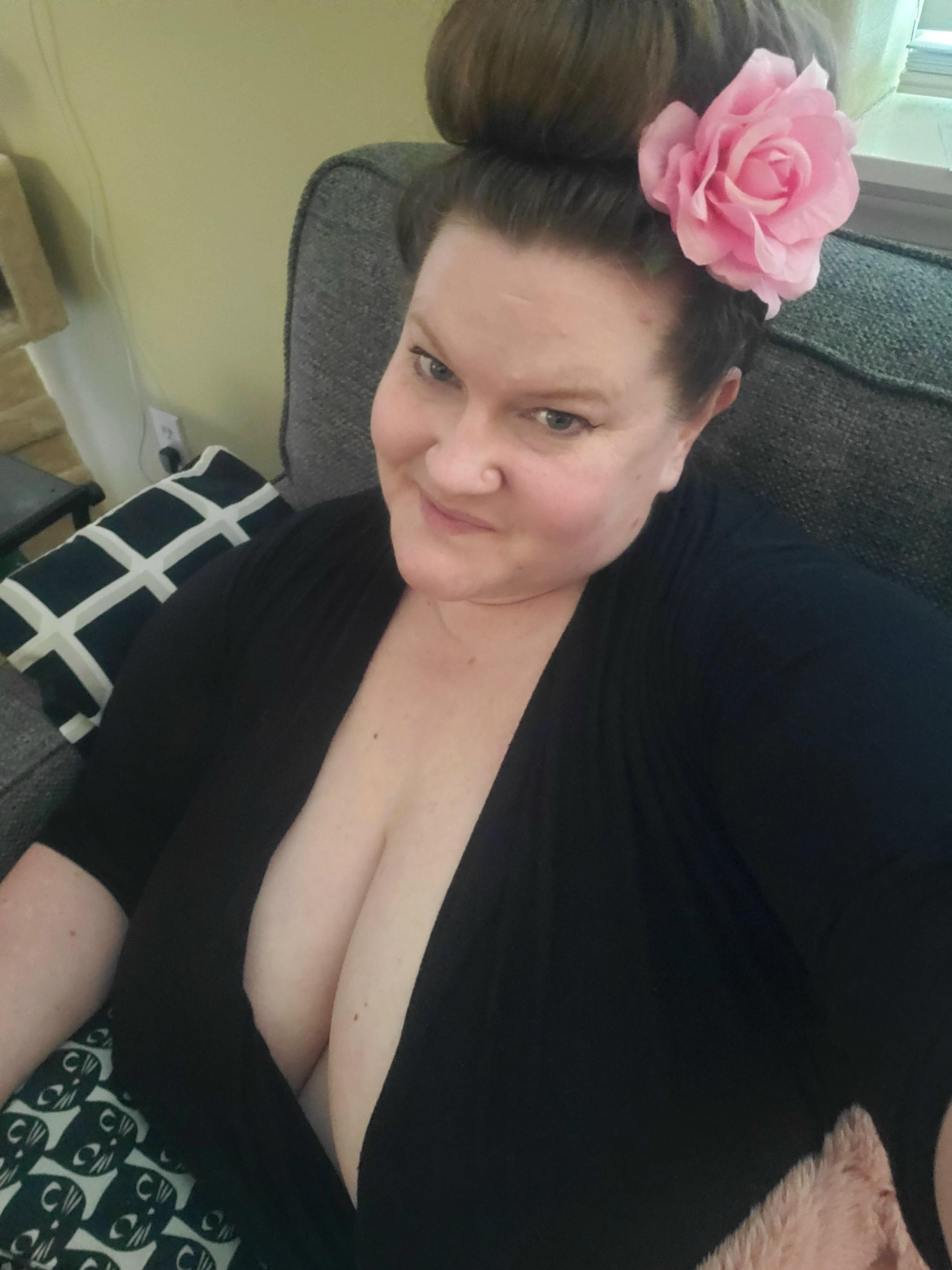 48f a fun view of my cleavage | Scrolller