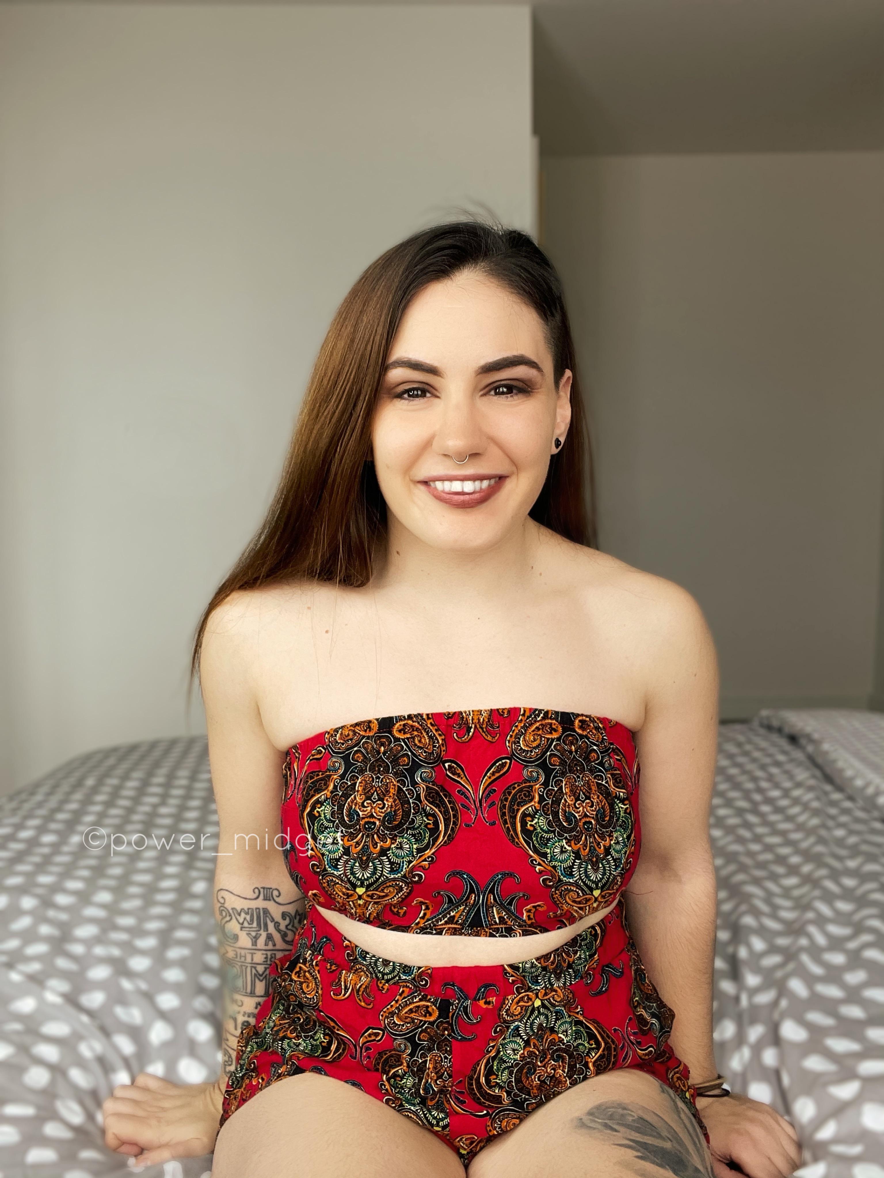 4ft 8” cutie - OnlyFans on sale right now! | Scrolller