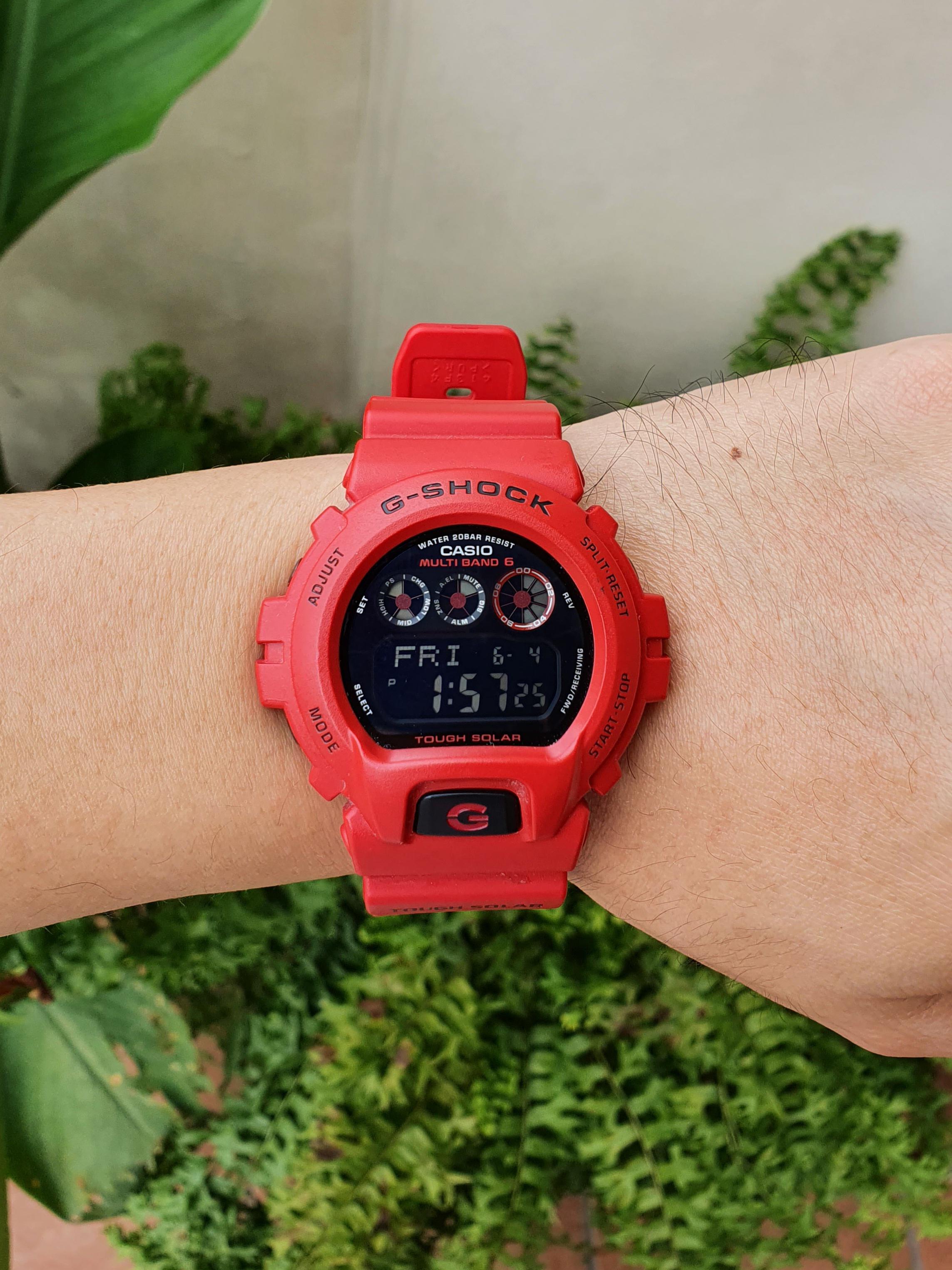 6900 Men in Burning Red | Scrolller