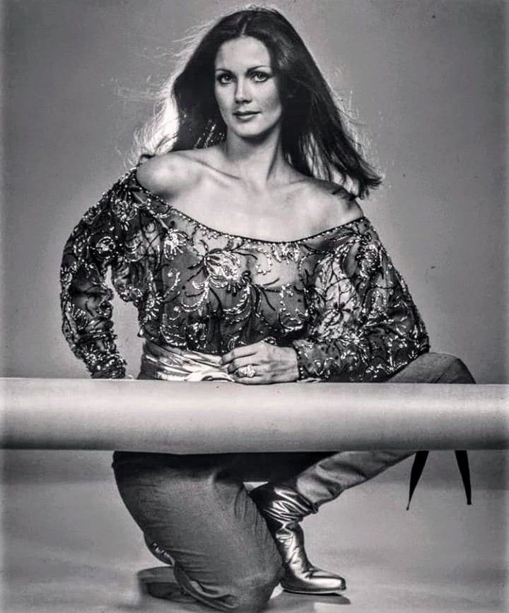 70's Girl | Scrolller