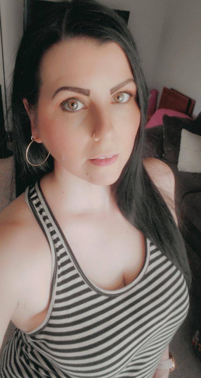 A beautiful girl with gorgeous eyes; A hidden world of hurt and lies | Scrolller