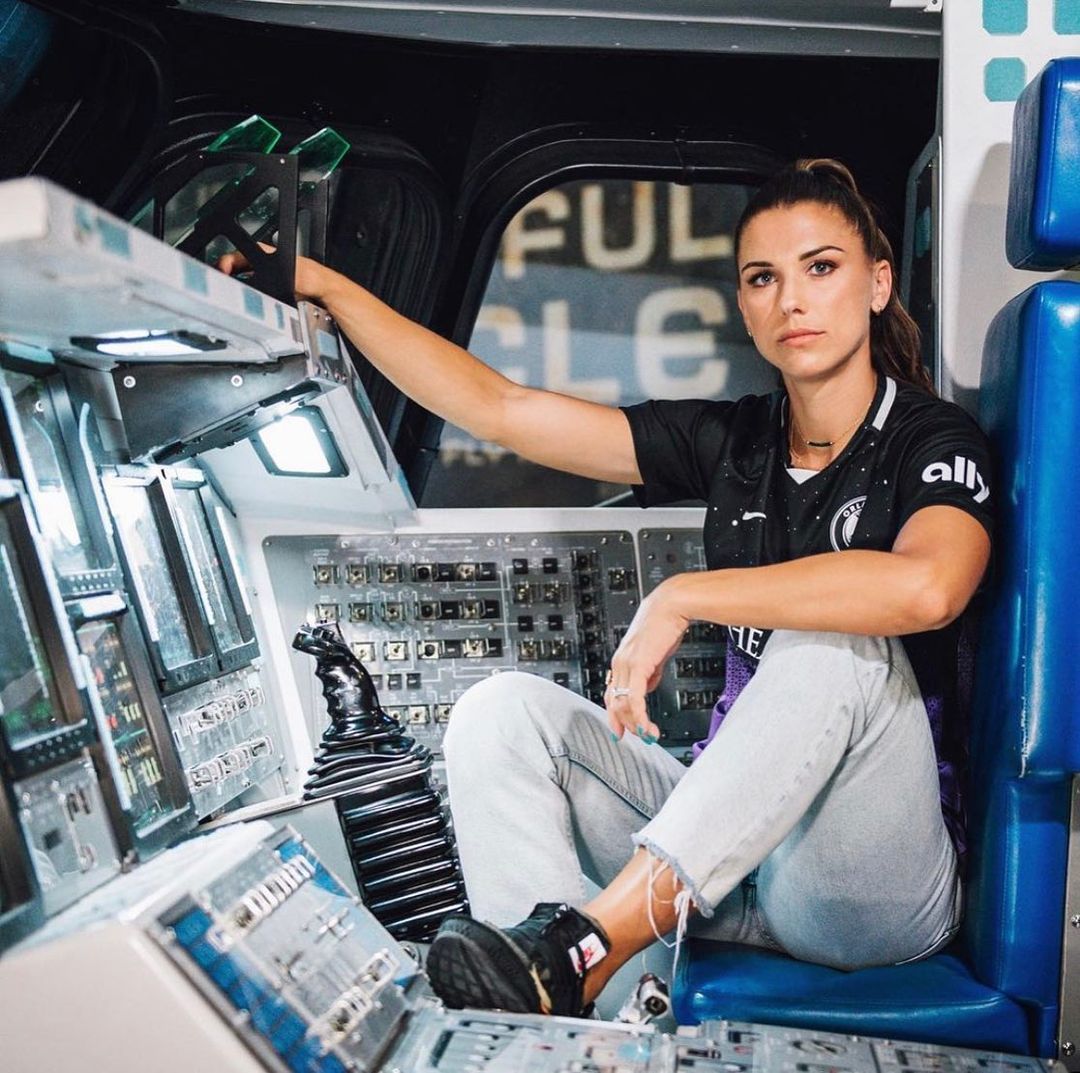 A good-looking pilot | Scrolller