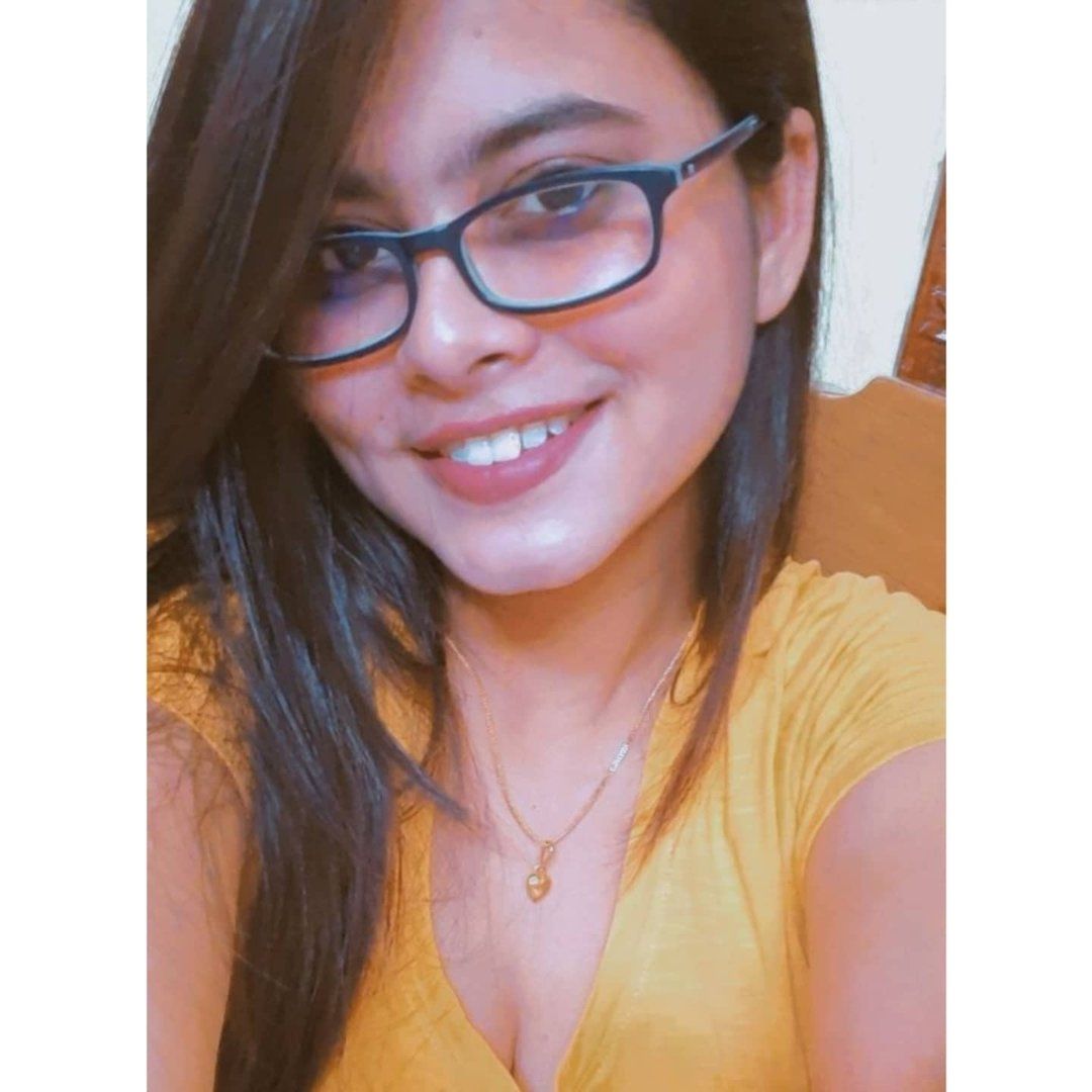 A hint of Cleavage | Scrolller