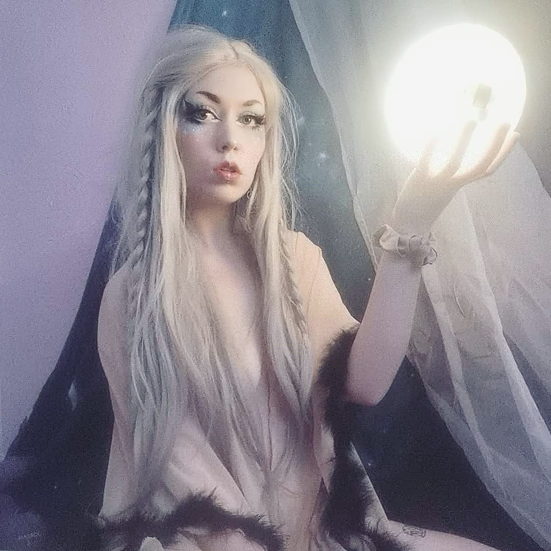 A lil moon goddess | Scrolller