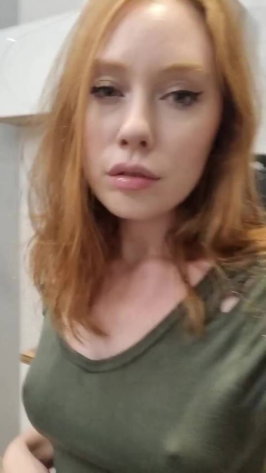 A Quick Flash From A Horny Ginger π Scrolller