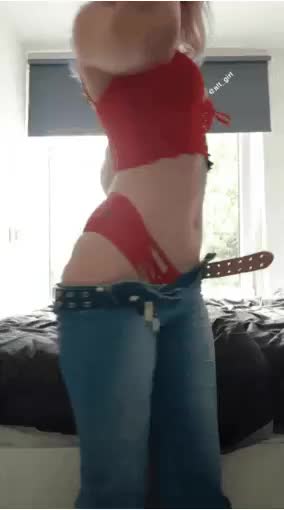 A little peak under my pants;) | Scrolller