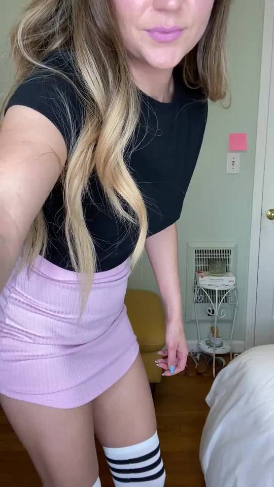 A little short skirt, knee sock drop (OC) | Scrolller