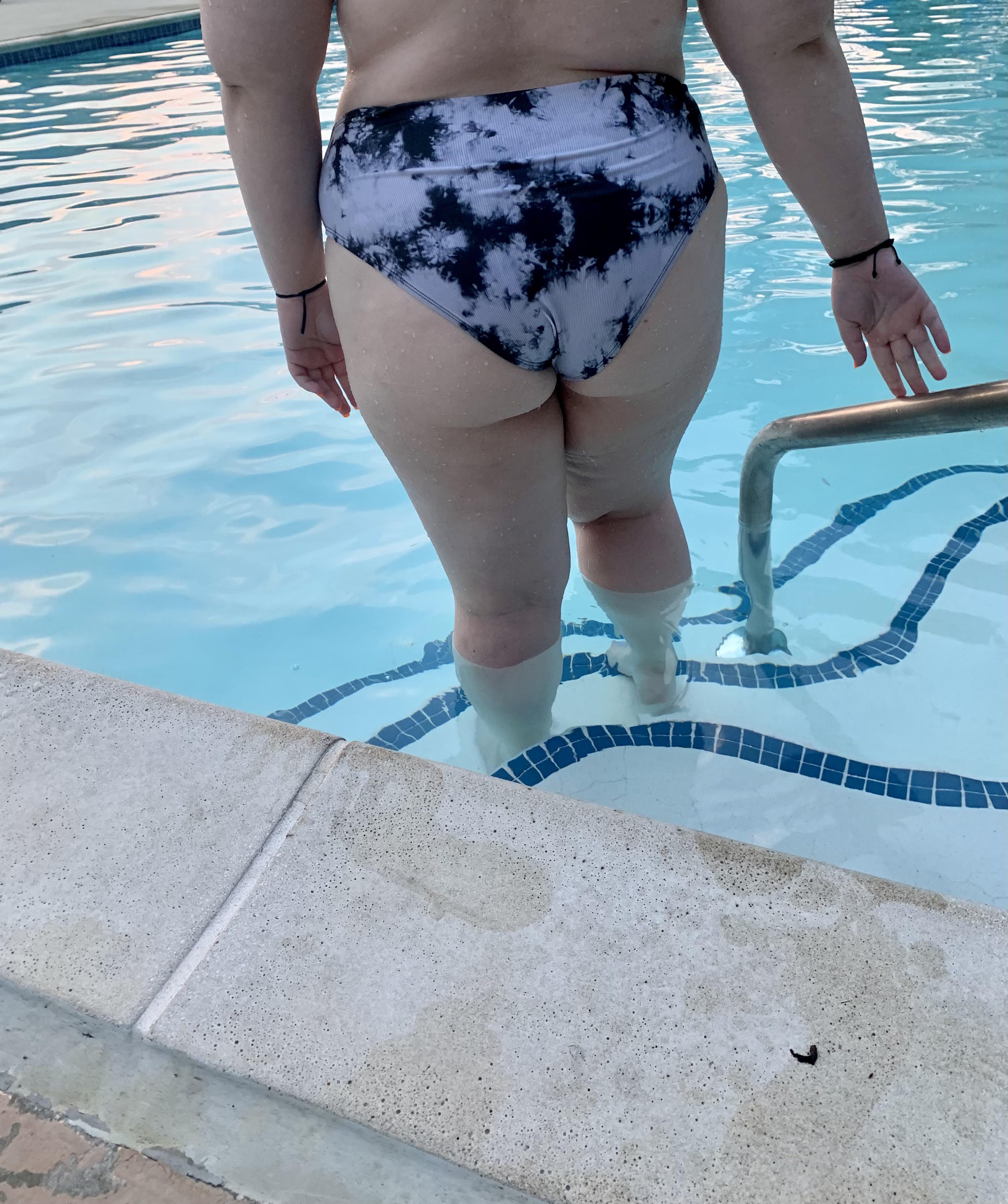 A little sunset swimming 🥰 | Scrolller