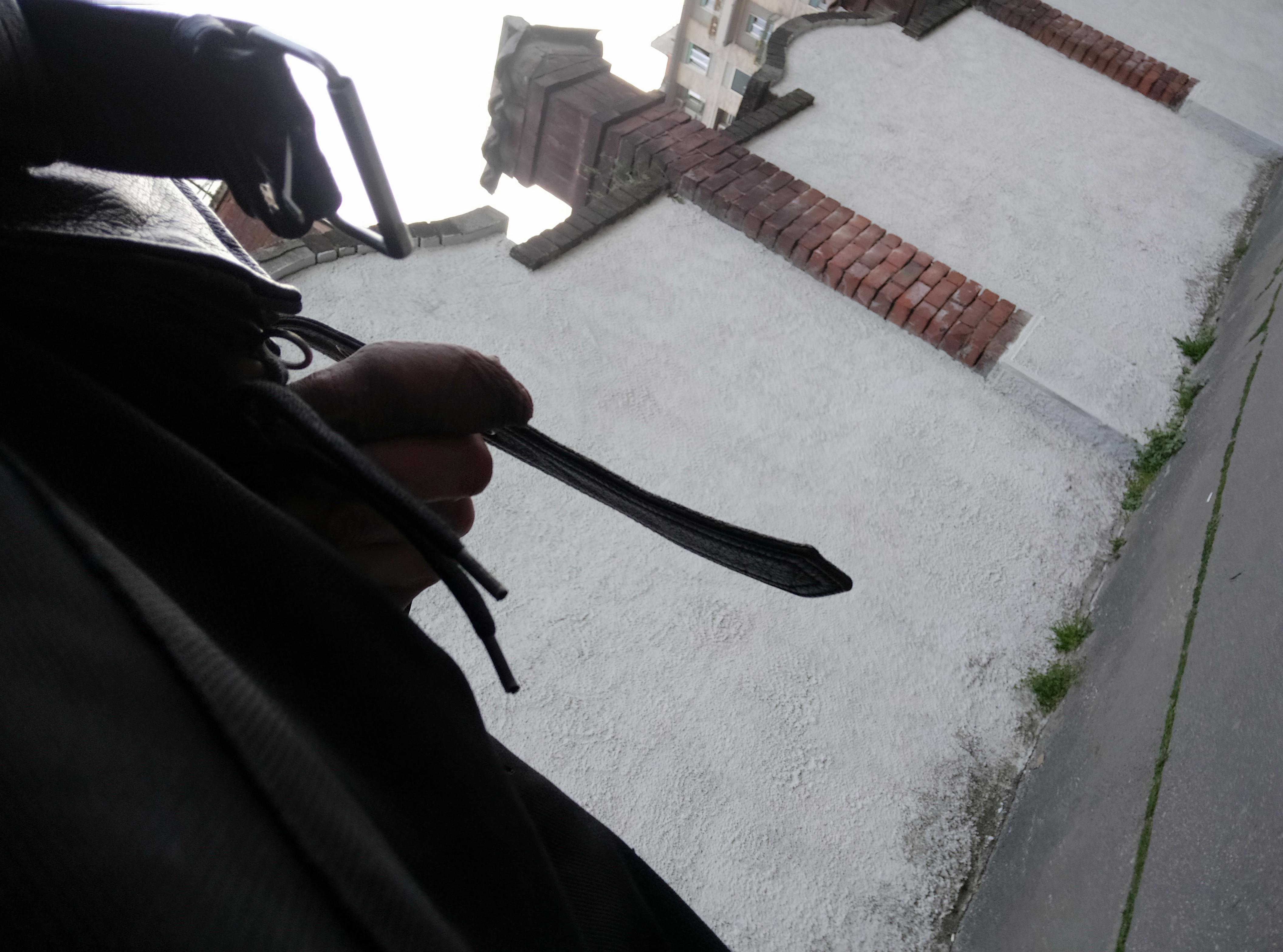 A peek a boo while walking | Scrolller