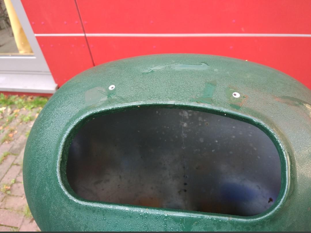 A school trash can | Scrolller