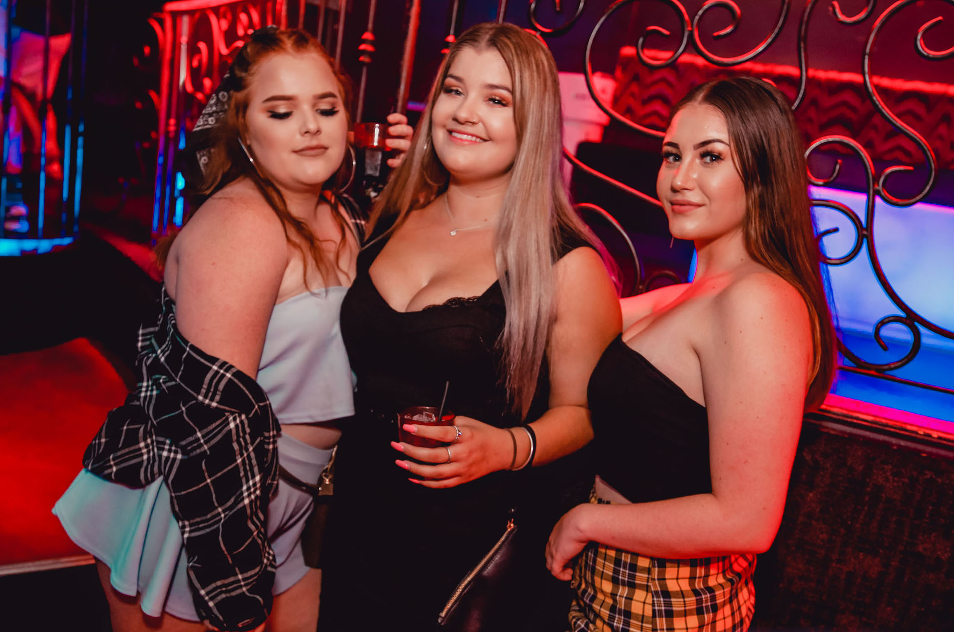 A sidelong glance | Scrolller