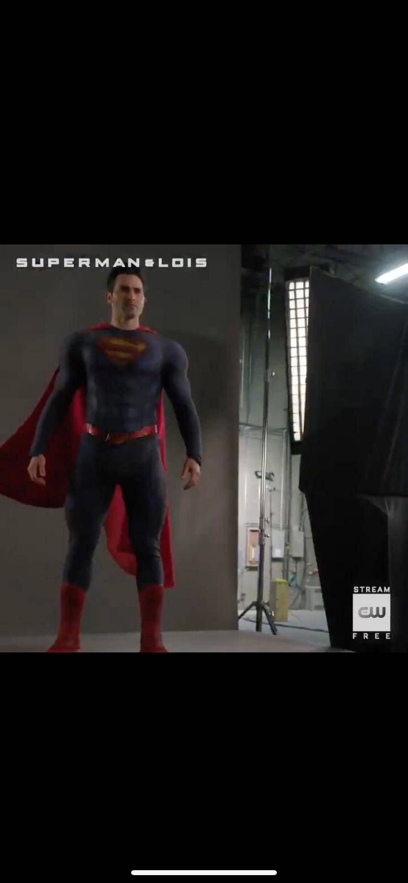 A somewhat better look at the new Superman suit. | Scrolller
