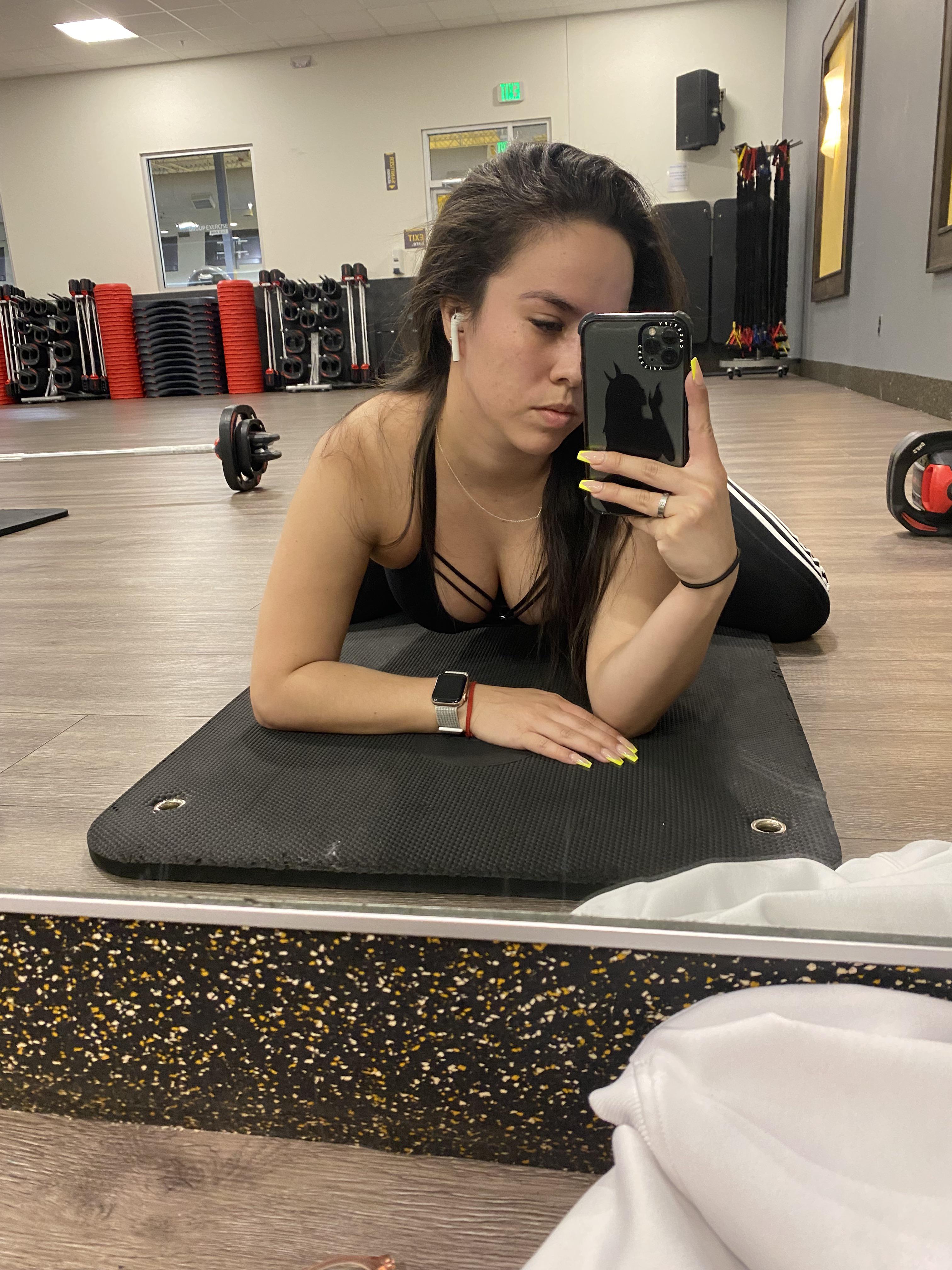 A sweaty post gym selfie? Can’t go wrong! | Scrolller