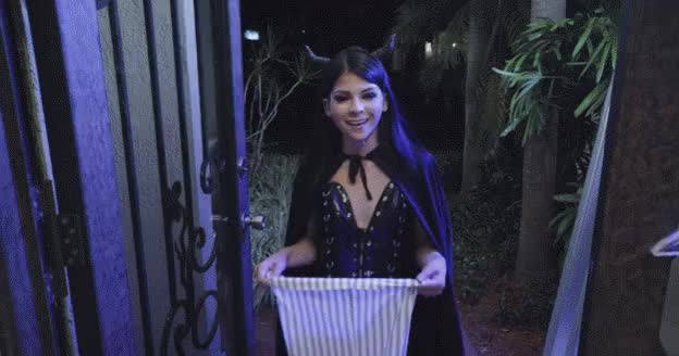 A treat for a trick! | Scrolller