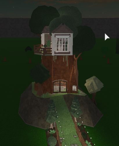 A treehouse I built a few months ago - one of my favorite builds, but I only took one screenshot ...