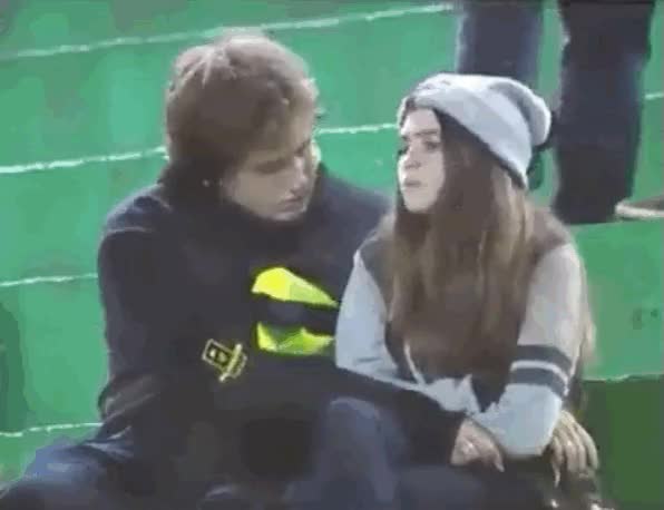 A young couple in the stands | Scrolller