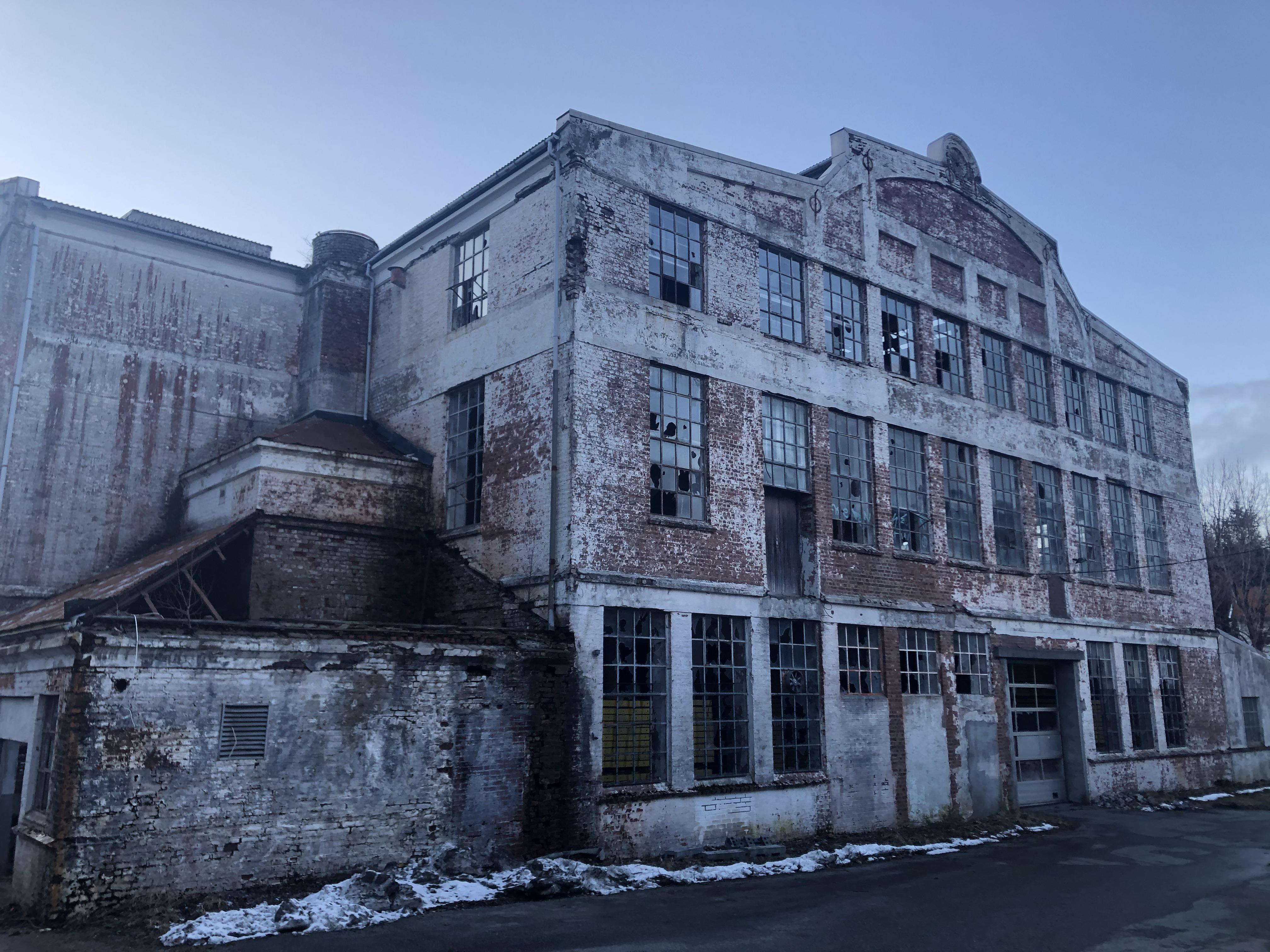 Abandoned factory | Scrolller