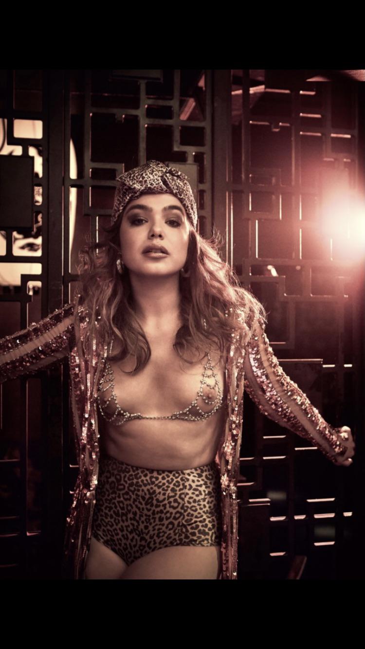 Abbey Hoes | Scrolller