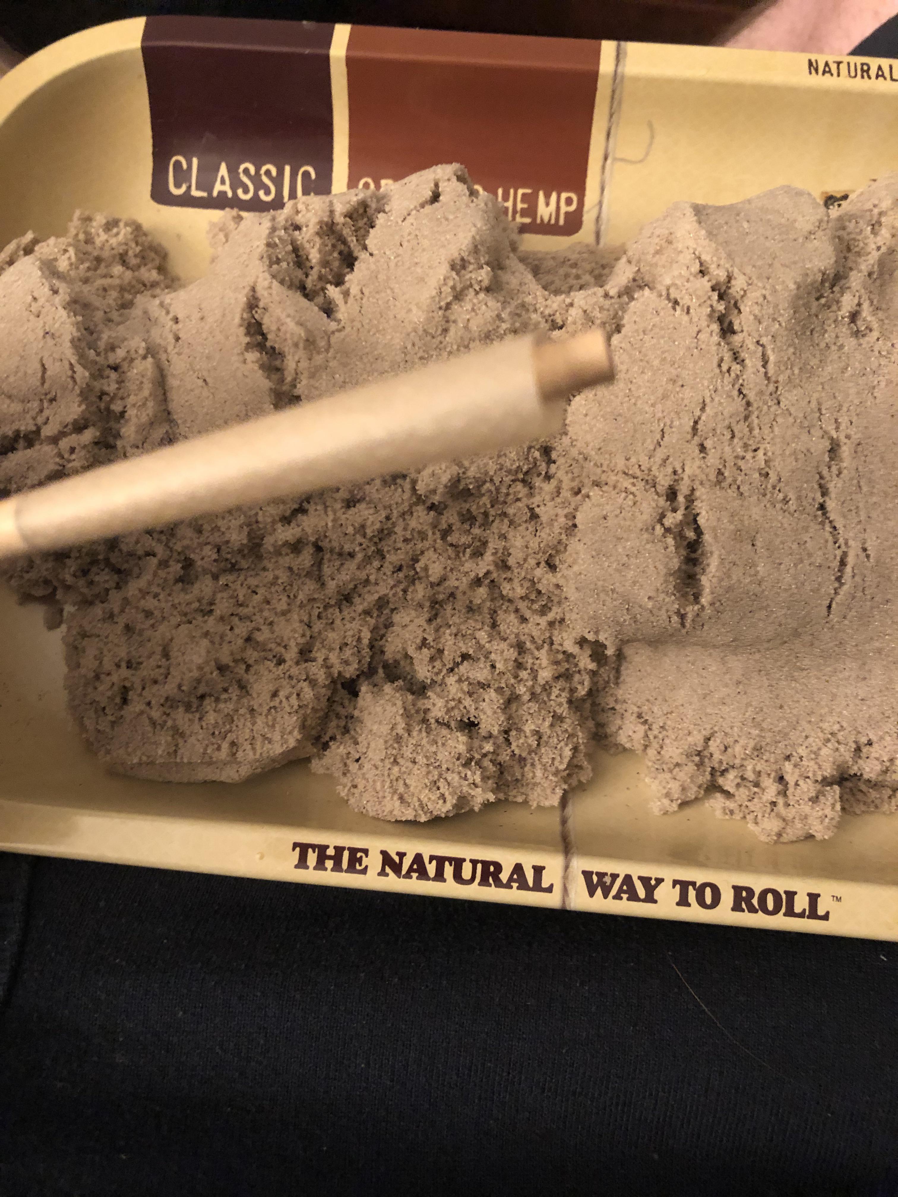 About to roll some phat kief joints | Scrolller