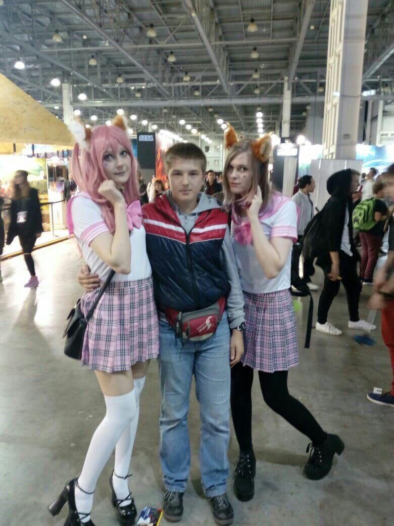 Absolute Chad gets all the ladies | Scrolller