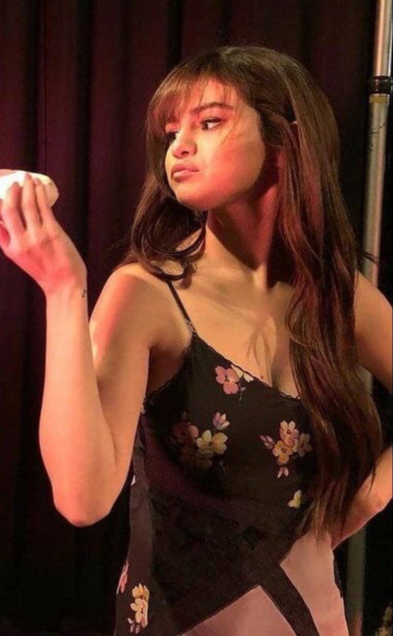 Absolute hottie! Let's chat about her | Scrolller