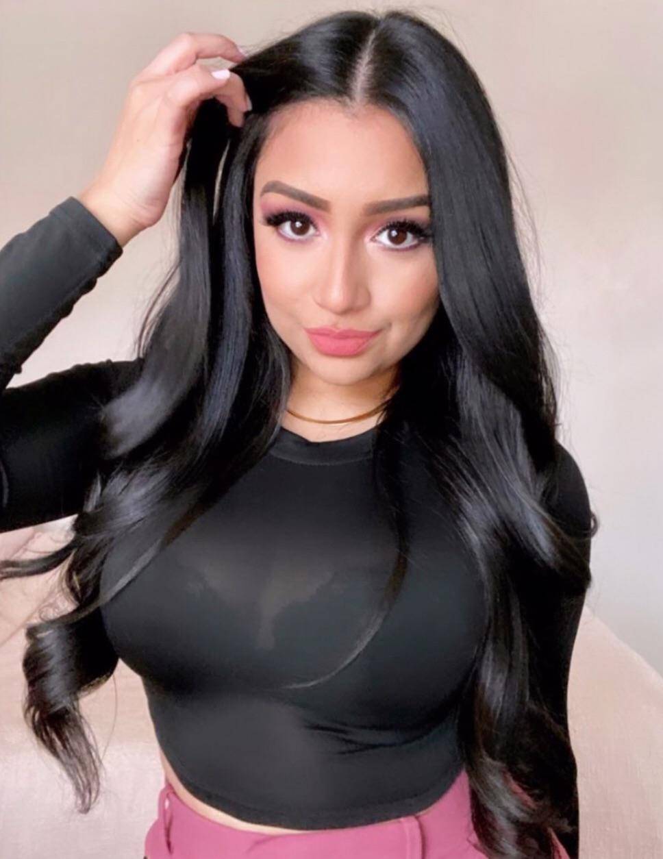 Absolute stunner | Scrolller