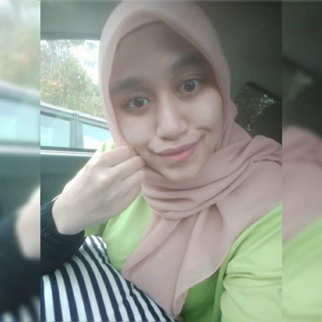 Ada yang kenal ke dia nii?? Anyone? | Scrolller