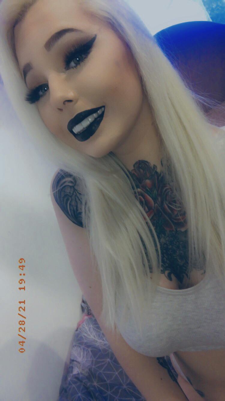 Add me! Xashleyaddamsx | Scrolller