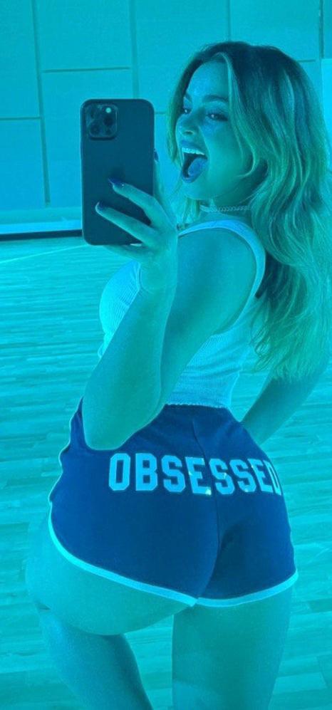 Addison Rae is a beautiful thick goddess | Scrolller