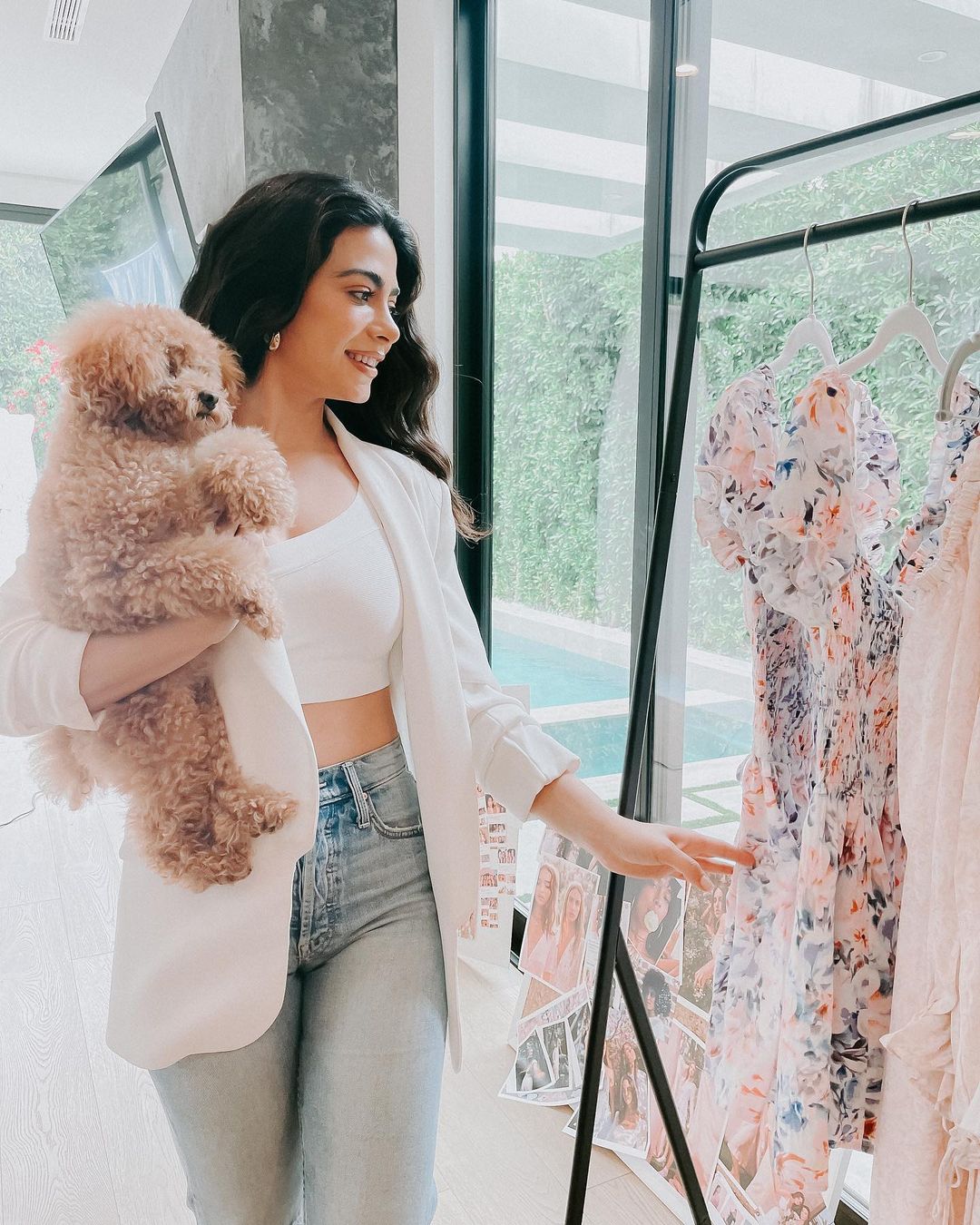 Admiring her work | Scrolller