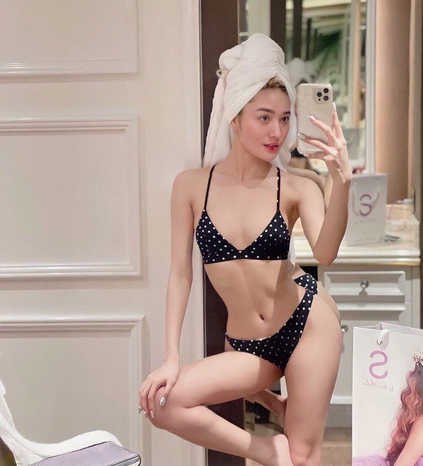 After shower | Scrolller