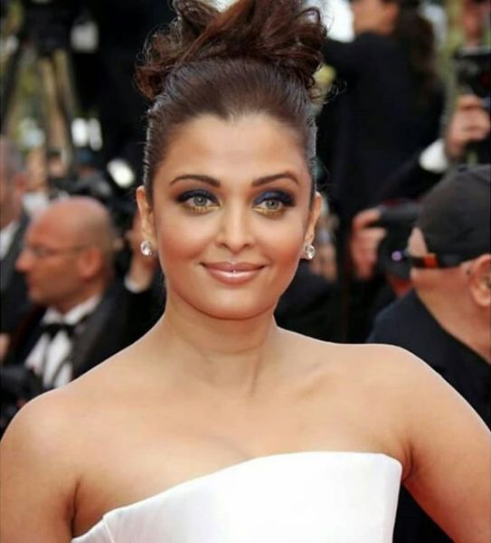 Aish the beauty queen whore - I still think she's a gorgeous whore and worth nailing again and ...