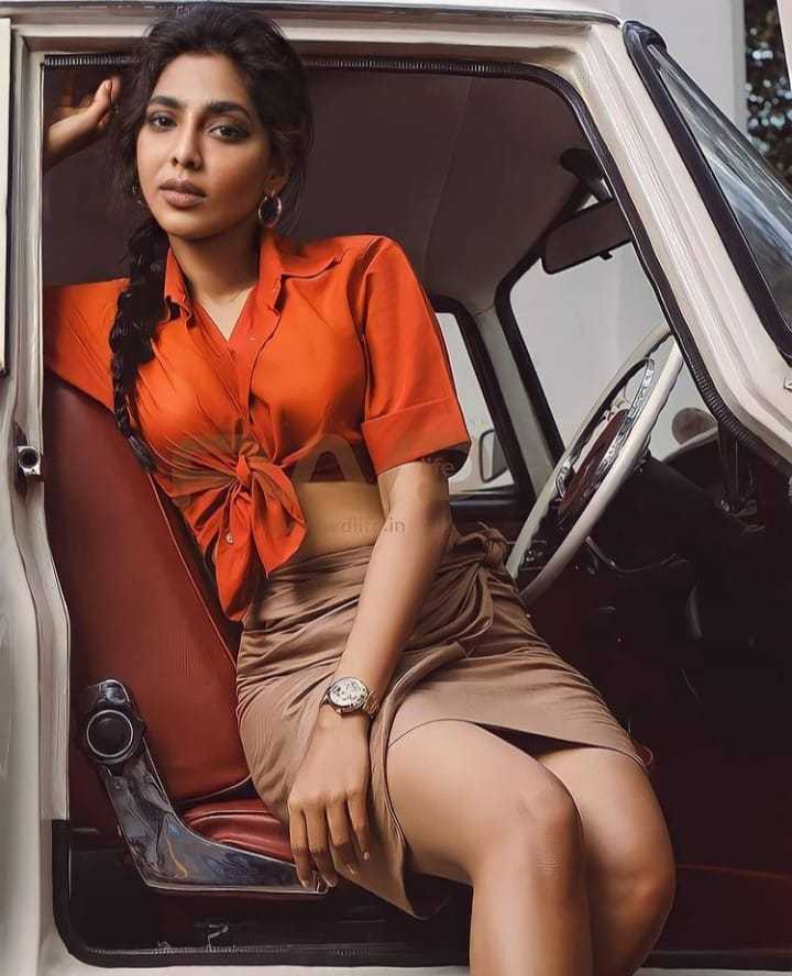 Aishwarya Lakshmi | Scrolller