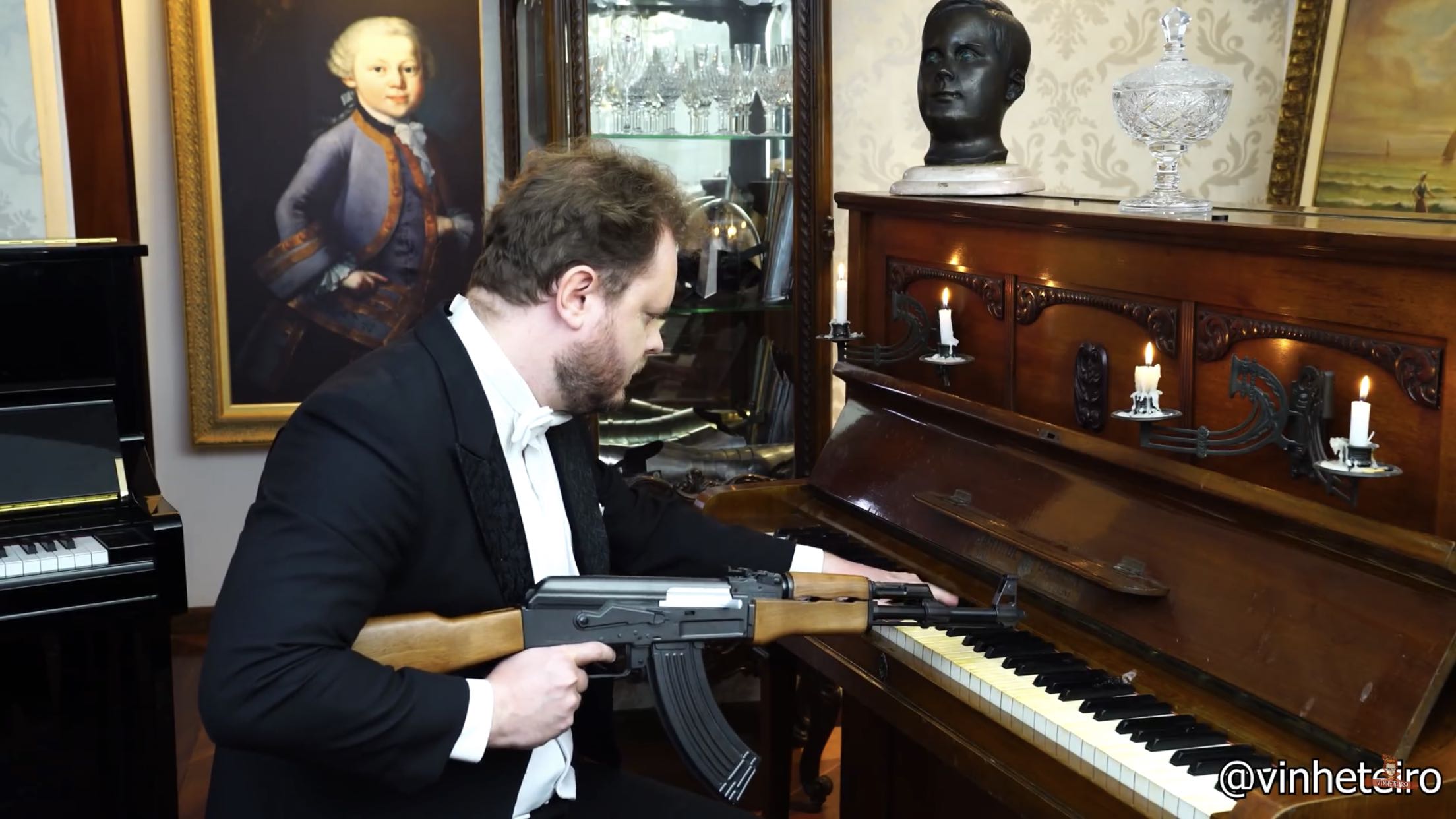 AK Piano | Scrolller